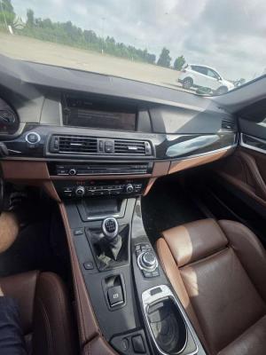 Black BMW 520 2011 in Marijampole, with an engine capacity of 2.00 L and mileage of 299 thousand km for 4250 €, photo 6 on AUTOMOTO.COM.LV