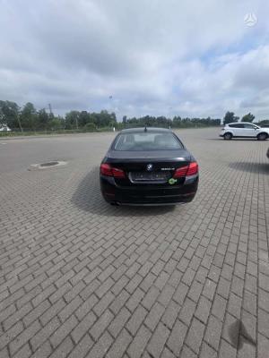 Black BMW 520 2011 in Marijampole, with an engine capacity of 2.00 L and mileage of 299 thousand km for 4250 €, photo 7 on AUTOMOTO.COM.LV