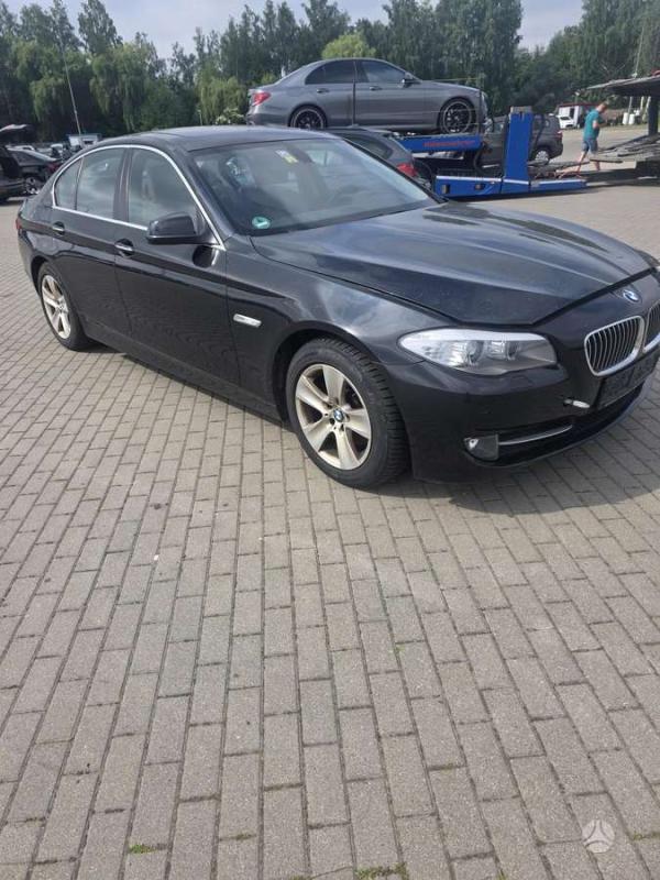 Melns BMW 520 2011 Marijampole, ar dzinēja tilpumu 2.00 L un nobraukumu 299 tūkst. km par 4250 €, foto 9 vietnē AUTOMOTO.COM.LV