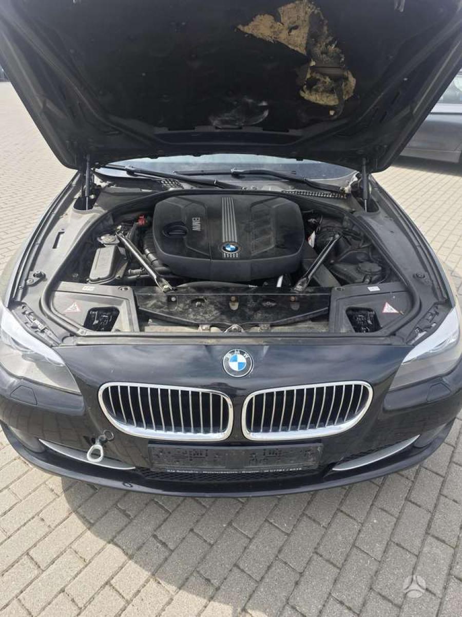 Black BMW 520 2011 in Marijampole, with an engine capacity of 2.00 L and mileage of 299 thousand km for 4250 €, photo 11 on AUTOMOTO.COM.LV
