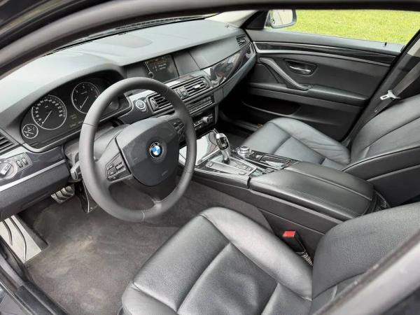 Black BMW 520 2011 in Riga, with an engine capacity of 2.00 L and mileage of 277 thousand km for 9900 €, photo 7 on AUTOMOTO.COM.LV