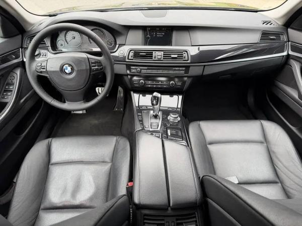 Black BMW 520 2011 in Riga, with an engine capacity of 2.00 L and mileage of 277 thousand km for 9900 €, photo 8 on AUTOMOTO.COM.LV
