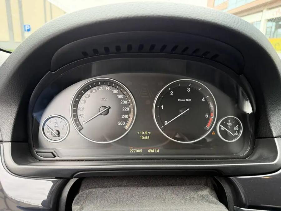Melns BMW 520 2011 Rīga, ar dzinēja tilpumu 2.00 L un nobraukumu 277 tūkst. km par 9900 €, foto 16 vietnē AUTOMOTO.COM.LV