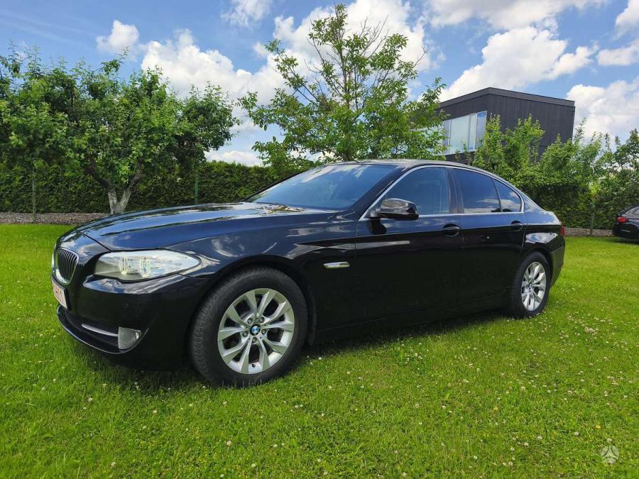Black BMW 520 2011 in Kaunas, with an engine capacity of 2.00 L and mileage of 299 thousand km for 7700 €, photo 6 on AUTOMOTO.COM.LV