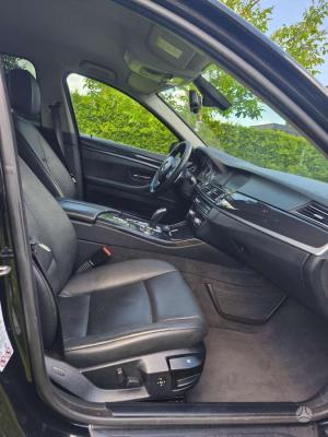 Black BMW 520 2011 in Kaunas, with an engine capacity of 2.00 L and mileage of 299 thousand km for 7700 €, photo 12 on AUTOMOTO.COM.LV