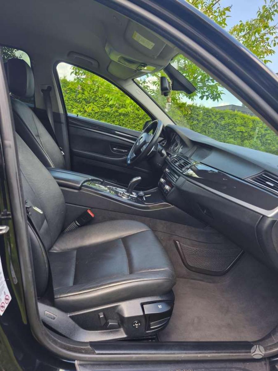 Black BMW 520 2011 in Kaunas, with an engine capacity of 2.00 L and mileage of 299 thousand km for 7700 €, photo 12 on AUTOMOTO.COM.LV
