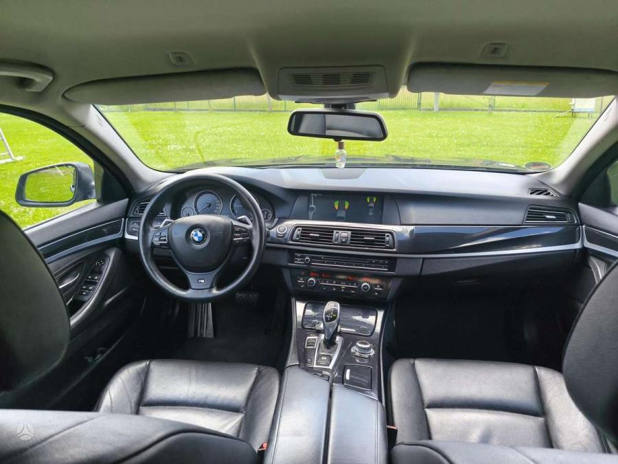 Black BMW 520 2011 in Kaunas, with an engine capacity of 2.00 L and mileage of 299 thousand km for 7700 €, photo 13 on AUTOMOTO.COM.LV
