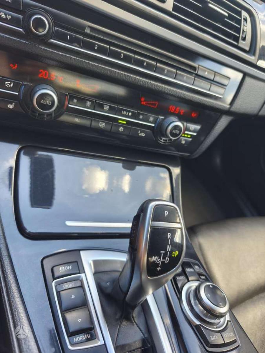 Black BMW 520 2011 in Kaunas, with an engine capacity of 2.00 L and mileage of 299 thousand km for 7700 €, photo 14 on AUTOMOTO.COM.LV