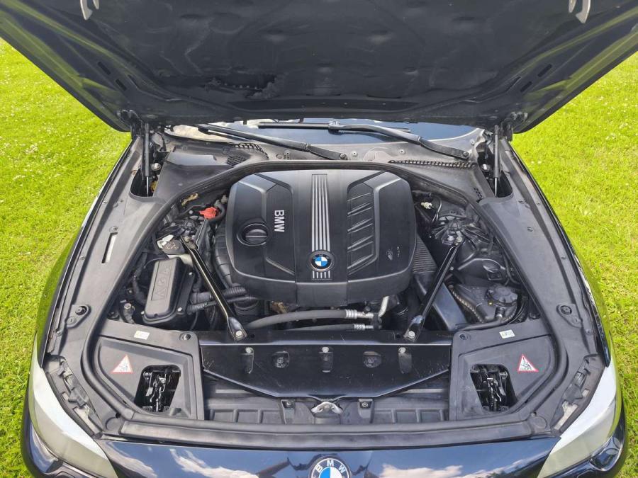 Black BMW 520 2011 in Kaunas, with an engine capacity of 2.00 L and mileage of 299 thousand km for 7700 €, photo 19 on AUTOMOTO.COM.LV