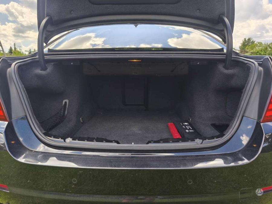 Black BMW 520 2011 in Kaunas, with an engine capacity of 2.00 L and mileage of 299 thousand km for 7700 €, photo 22 on AUTOMOTO.COM.LV