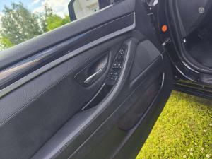 Black BMW 520 2011 in Kaunas, with an engine capacity of 2.00 L and mileage of 299 thousand km for 7700 €, photo 24 on AUTOMOTO.COM.LV