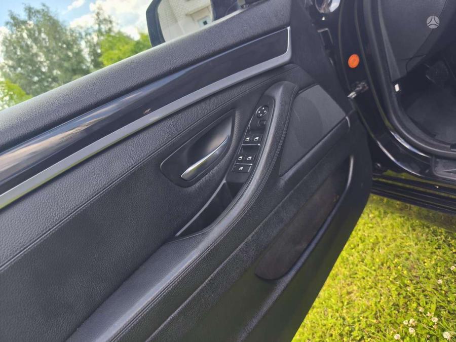Black BMW 520 2011 in Kaunas, with an engine capacity of 2.00 L and mileage of 299 thousand km for 7700 €, photo 24 on AUTOMOTO.COM.LV