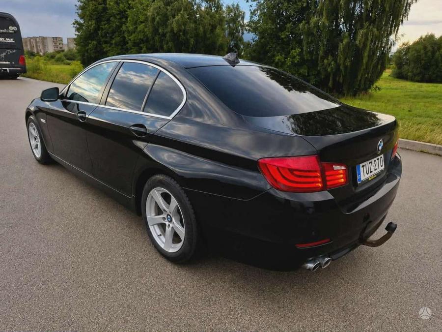Black BMW 520 2011 in Radviliskis, with an engine capacity of 2.00 L and mileage of 291 thousand km for 6999 €, photo 5 on AUTOMOTO.COM.LV