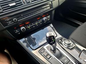 Black BMW 520 2011 in Radviliskis, with an engine capacity of 2.00 L and mileage of 291 thousand km for 6999 €, photo 7 on AUTOMOTO.COM.LV