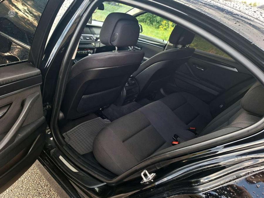Black BMW 520 2011 in Radviliskis, with an engine capacity of 2.00 L and mileage of 291 thousand km for 6999 €, photo 10 on AUTOMOTO.COM.LV