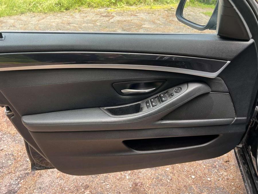 Melns BMW 520 2011 Utena, ar dzinēja tilpumu 2.00 L un nobraukumu 260 tūkst. km par 7800 €, foto 24 vietnē AUTOMOTO.COM.LV