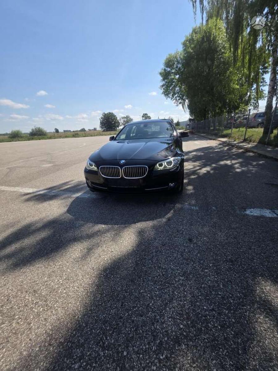 Melns BMW 520 2011 Marijampole, ar dzinēja tilpumu 2.00 L un nobraukumu 300 tūkst. km par 6650 €, foto 3 vietnē AUTOMOTO.COM.LV