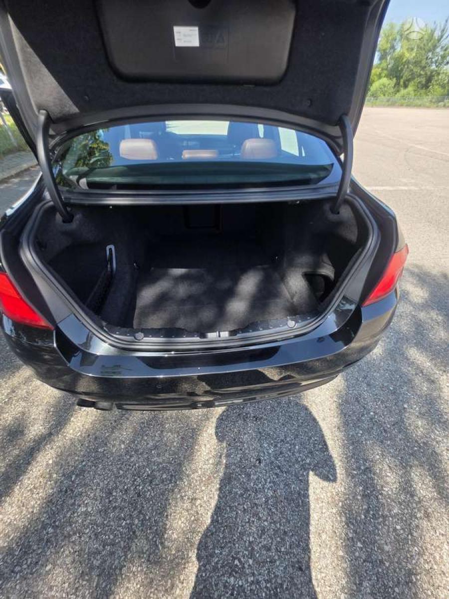 Melns BMW 520 2011 Marijampole, ar dzinēja tilpumu 2.00 L un nobraukumu 300 tūkst. km par 6650 €, foto 4 vietnē AUTOMOTO.COM.LV