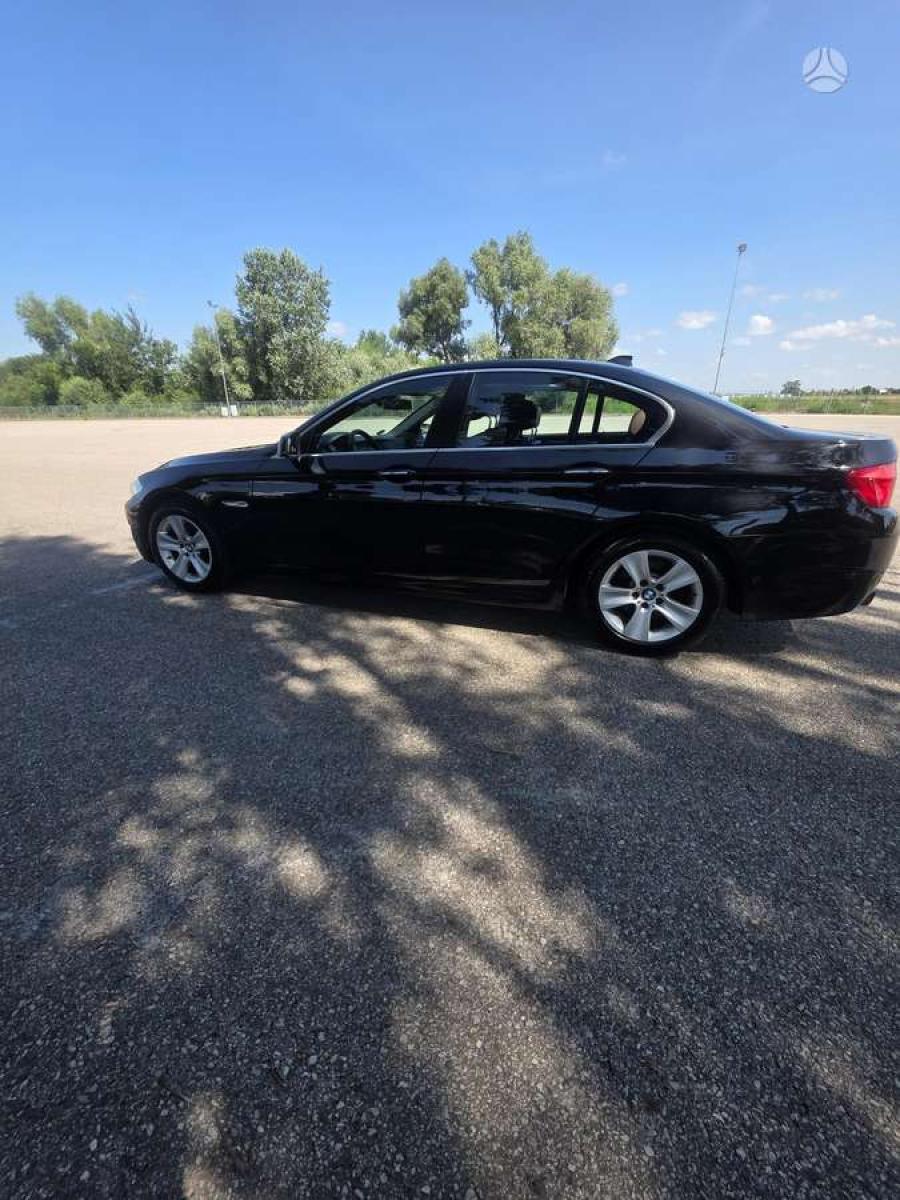 Melns BMW 520 2011 Marijampole, ar dzinēja tilpumu 2.00 L un nobraukumu 300 tūkst. km par 6650 €, foto 5 vietnē AUTOMOTO.COM.LV
