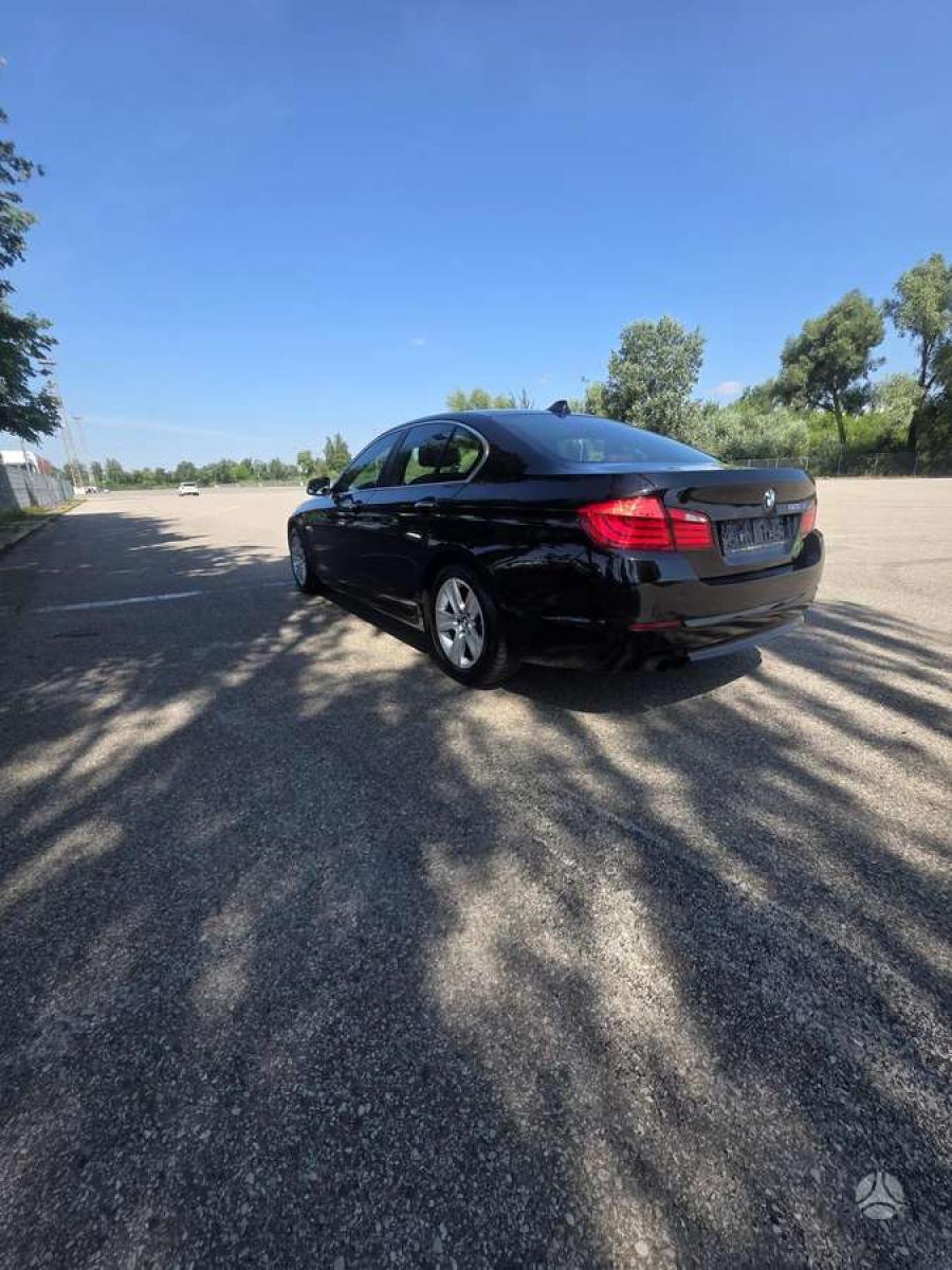 Melns BMW 520 2011 Marijampole, ar dzinēja tilpumu 2.00 L un nobraukumu 300 tūkst. km par 6650 €, foto 7 vietnē AUTOMOTO.COM.LV