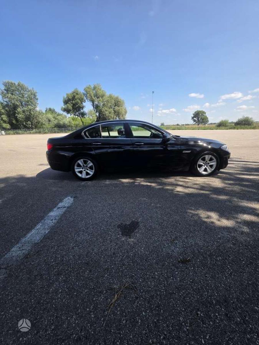 Melns BMW 520 2011 Marijampole, ar dzinēja tilpumu 2.00 L un nobraukumu 300 tūkst. km par 6650 €, foto 9 vietnē AUTOMOTO.COM.LV