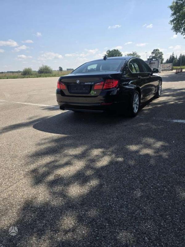 Black BMW 520 2011 in Marijampole, with an engine capacity of 2.00 L and mileage of 300 thousand km for 6650 €, photo 10 on AUTOMOTO.COM.LV