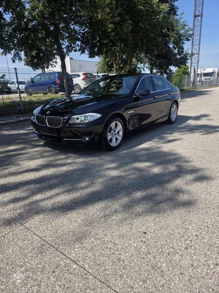 Melns BMW 520 2011 Marijampole, ar dzinēja tilpumu 2.00 L un nobraukumu 300 tūkst. km par 6650 €, foto 14 vietnē AUTOMOTO.COM.LV