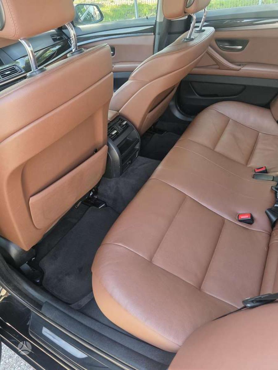 Melns BMW 520 2011 Marijampole, ar dzinēja tilpumu 2.00 L un nobraukumu 300 tūkst. km par 6650 €, foto 17 vietnē AUTOMOTO.COM.LV