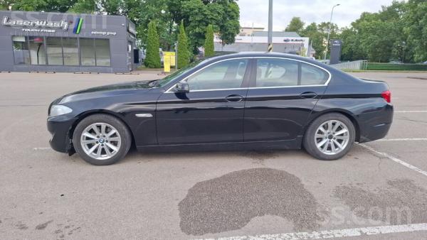 Black BMW 520 2011 in Riga, with an engine capacity of 2.00 L and mileage of 212 thousand km for 8300 €, photo 2 on AUTOMOTO.COM.LV