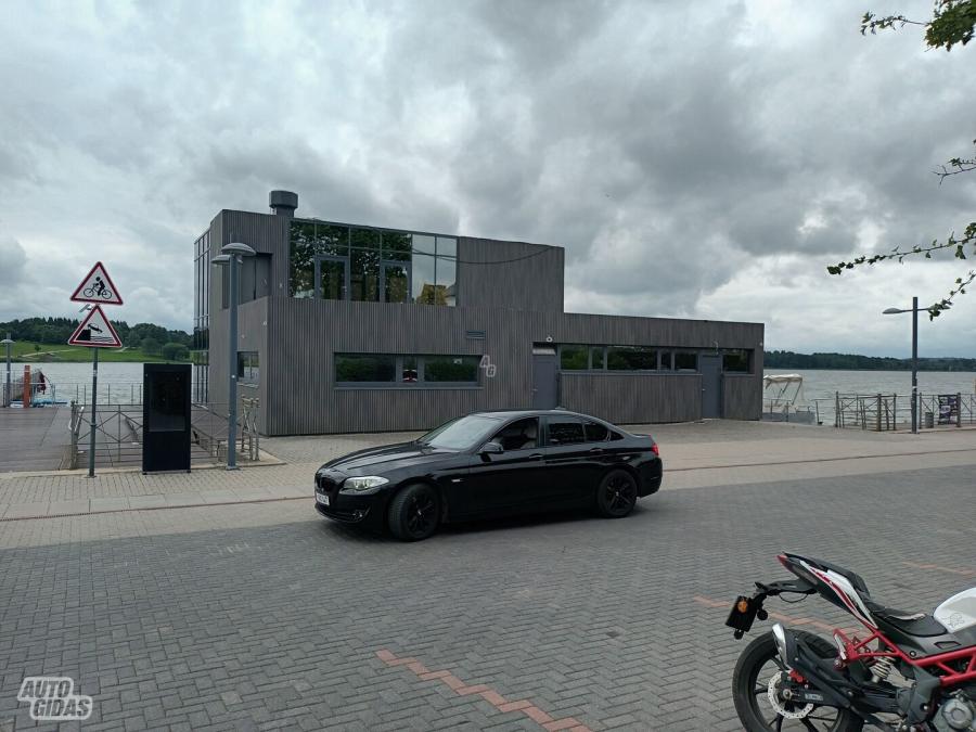 Melns BMW 520 2011 Telšiai, ar dzinēja tilpumu 2.00 L un nobraukumu 280 tūkst. km par 9550 €, foto 29 vietnē AUTOMOTO.COM.LV