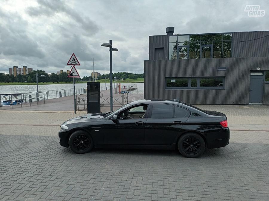Melns BMW 520 2011 Telšiai, ar dzinēja tilpumu 2.00 L un nobraukumu 280 tūkst. km par 9550 €, foto 31 vietnē AUTOMOTO.COM.LV