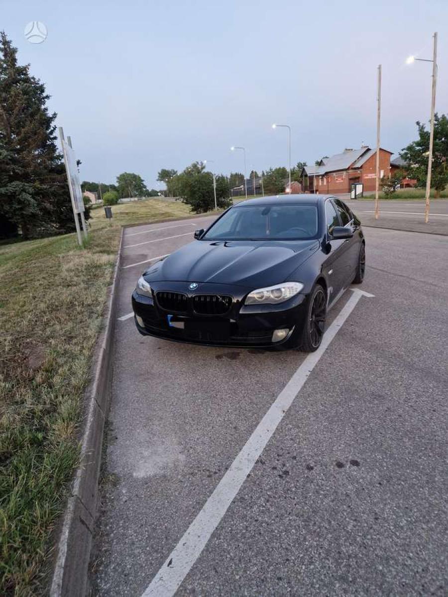 Black BMW 520 2011 in Marijampole, with an engine capacity of 2.00 L and mileage of 349 thousand km for 7300 €, photo 1 on AUTOMOTO.COM.LV