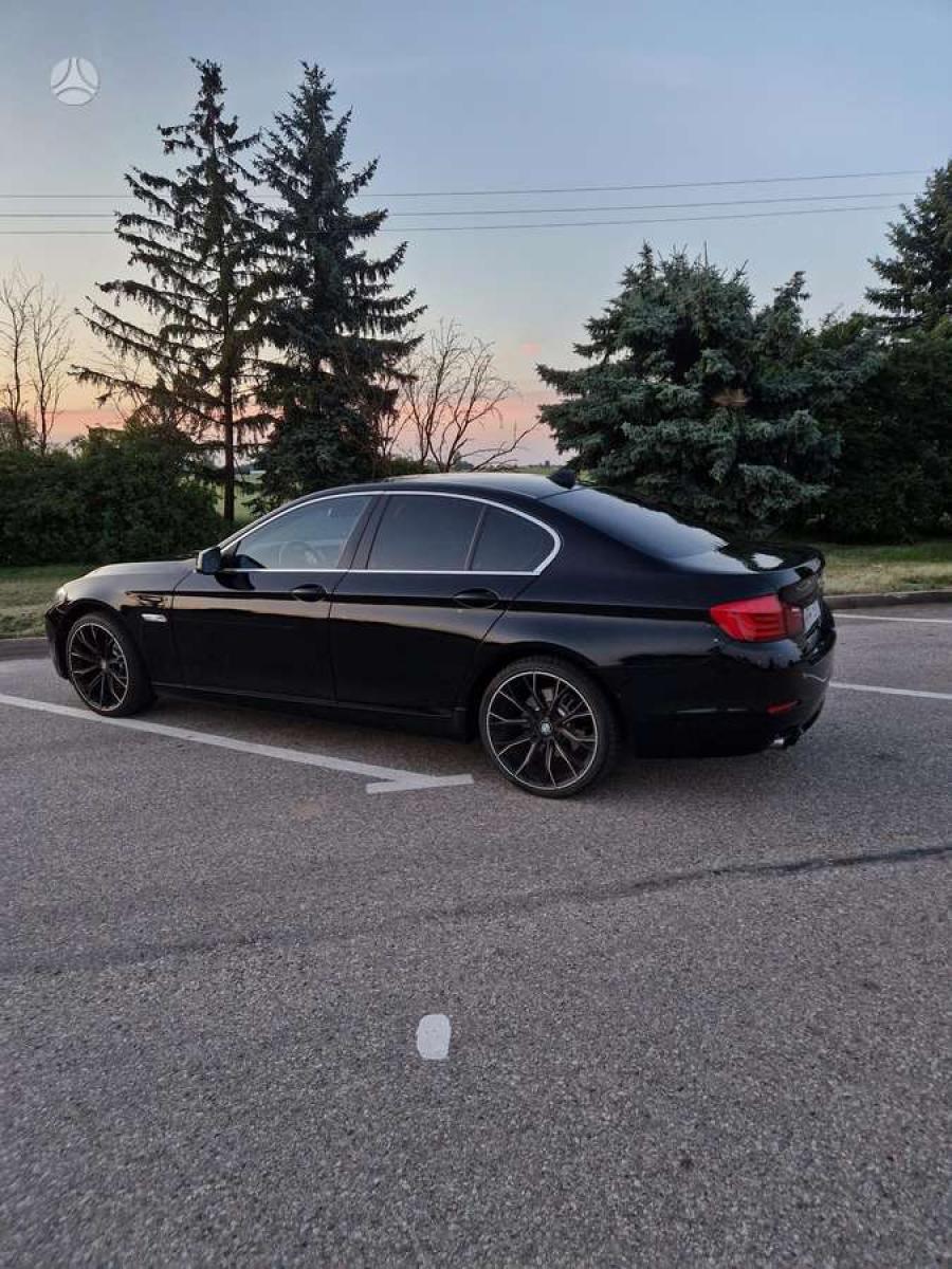 Black BMW 520 2011 in Marijampole, with an engine capacity of 2.00 L and mileage of 349 thousand km for 7300 €, photo 5 on AUTOMOTO.COM.LV