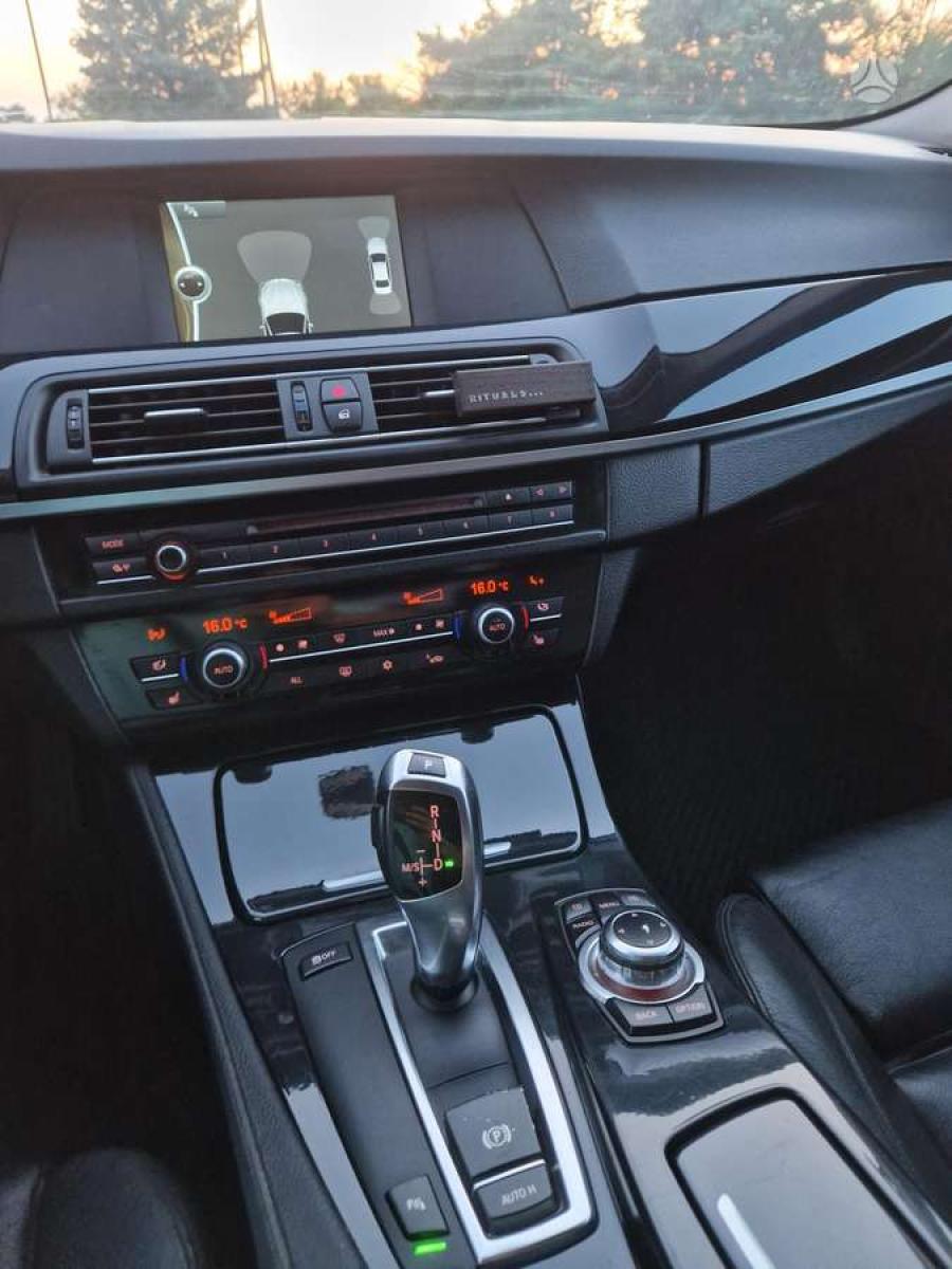 Black BMW 520 2011 in Marijampole, with an engine capacity of 2.00 L and mileage of 349 thousand km for 7300 €, photo 6 on AUTOMOTO.COM.LV