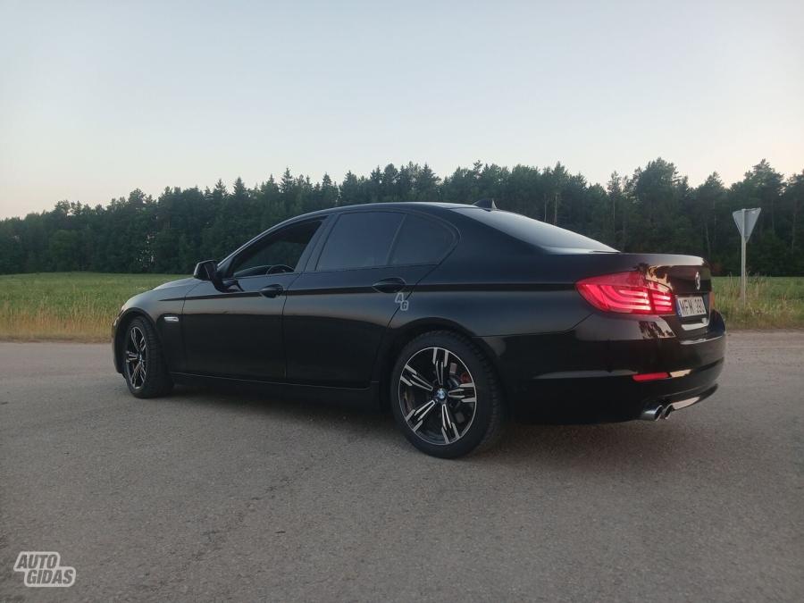 Melns BMW 520 2011 Viļņa, ar dzinēja tilpumu 2.00 L un nobraukumu 395 tūkst. km par 7400 €, foto 4 vietnē AUTOMOTO.COM.LV