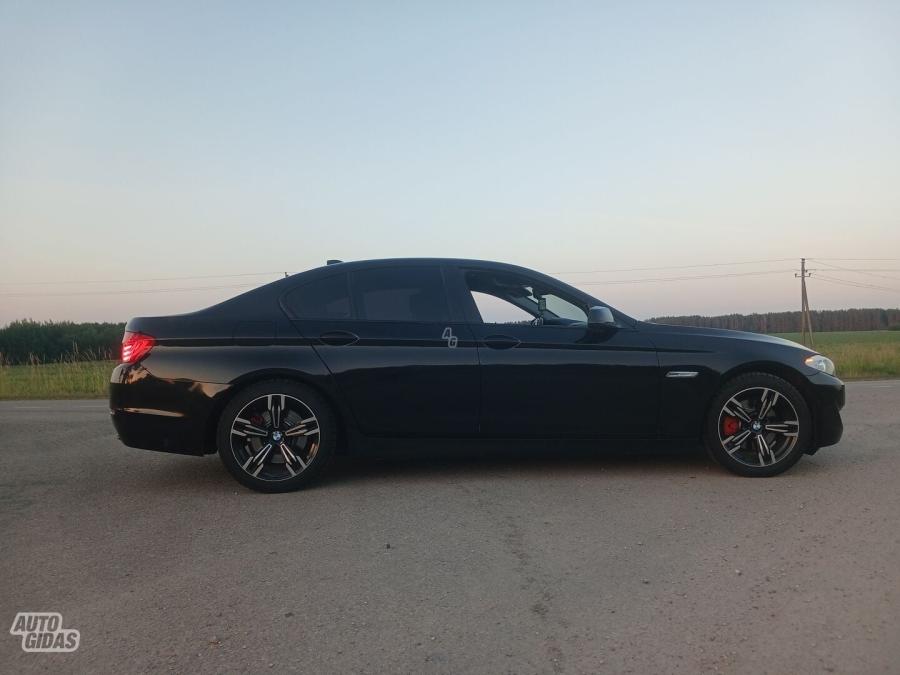 Melns BMW 520 2011 Viļņa, ar dzinēja tilpumu 2.00 L un nobraukumu 395 tūkst. km par 7400 €, foto 6 vietnē AUTOMOTO.COM.LV