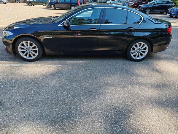 Black BMW 520 2011 in Druskininkai, with an engine capacity of 2.00 L and mileage of 276 thousand km for 8999 €, photo 7 on AUTOMOTO.COM.LV