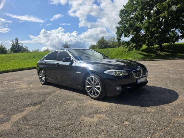 Black BMW 520 2011 in Kaunas, with an engine capacity of 2.00 L and mileage of 262 thousand km for 8300 €, photo 3 on AUTOMOTO.COM.LV