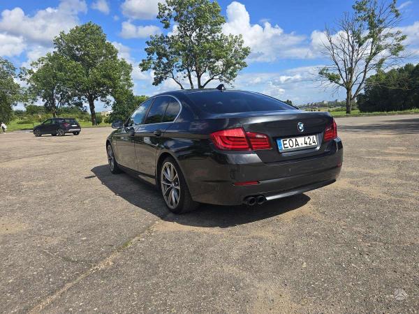 Black BMW 520 2011 in Kaunas, with an engine capacity of 2.00 L and mileage of 262 thousand km for 8300 €, photo 6 on AUTOMOTO.COM.LV