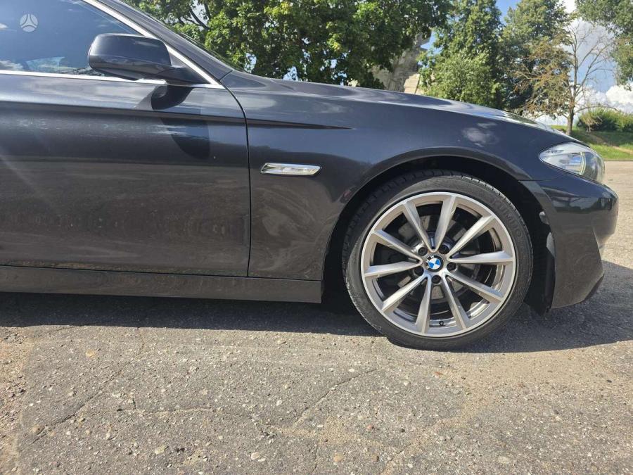 Black BMW 520 2011 in Kaunas, with an engine capacity of 2.00 L and mileage of 262 thousand km for 8300 €, photo 11 on AUTOMOTO.COM.LV