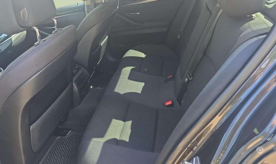 Black BMW 520 2011 in Kaunas, with an engine capacity of 2.00 L and mileage of 262 thousand km for 8300 €, photo 12 on AUTOMOTO.COM.LV