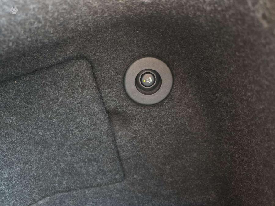 Black BMW 520 2011 in Kaunas, with an engine capacity of 2.00 L and mileage of 262 thousand km for 8300 €, photo 17 on AUTOMOTO.COM.LV