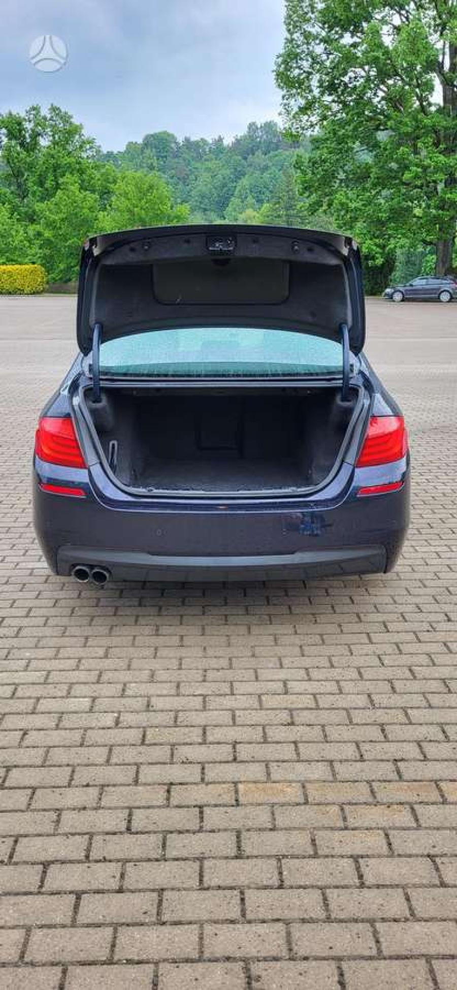 Black BMW 520 2011 in Vilnius, with an engine capacity of 2.00 L and mileage of 233 thousand km for 3900 €, photo 10 on AUTOMOTO.COM.LV