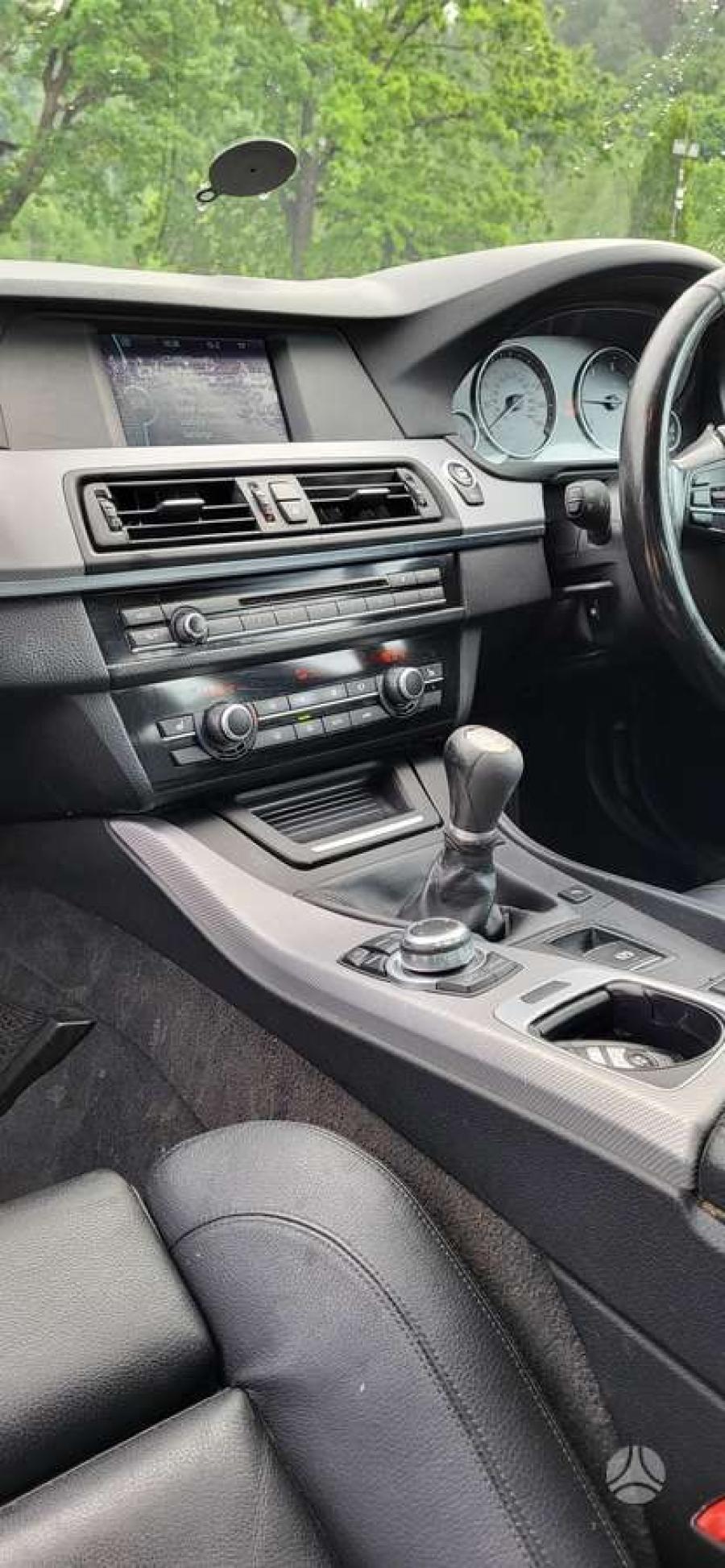 Black BMW 520 2011 in Vilnius, with an engine capacity of 2.00 L and mileage of 233 thousand km for 3900 €, photo 13 on AUTOMOTO.COM.LV