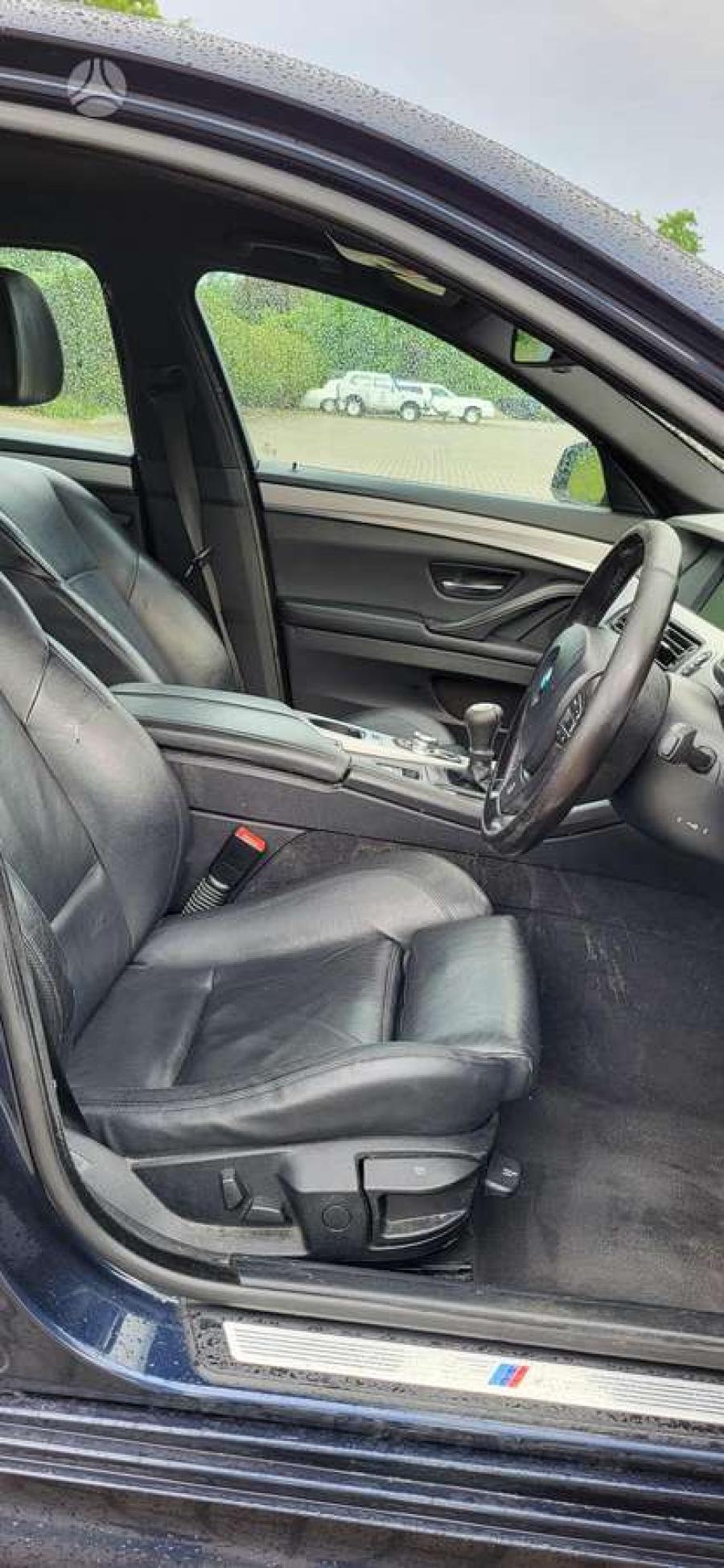 Black BMW 520 2011 in Vilnius, with an engine capacity of 2.00 L and mileage of 233 thousand km for 3900 €, photo 15 on AUTOMOTO.COM.LV