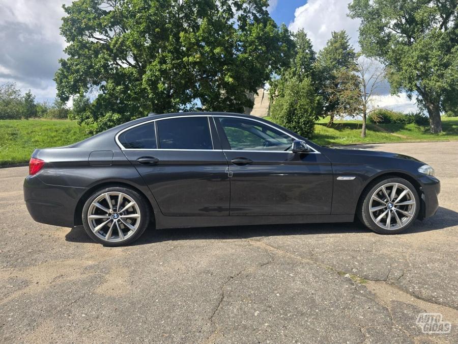 Black BMW 520 2011 in Kaunas, with an engine capacity of 2.00 L and mileage of 262 thousand km for 7700 €, photo 3 on AUTOMOTO.COM.LV
