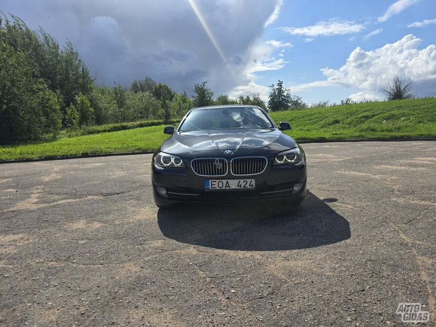 Black BMW 520 2011 in Kaunas, with an engine capacity of 2.00 L and mileage of 262 thousand km for 7700 €, photo 4 on AUTOMOTO.COM.LV