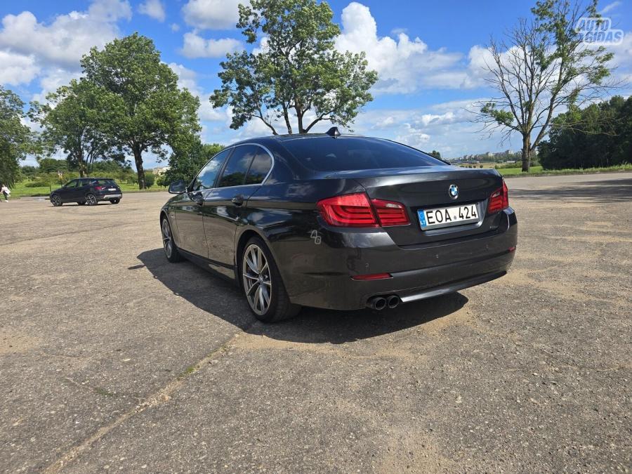 Black BMW 520 2011 in Kaunas, with an engine capacity of 2.00 L and mileage of 262 thousand km for 7700 €, photo 7 on AUTOMOTO.COM.LV