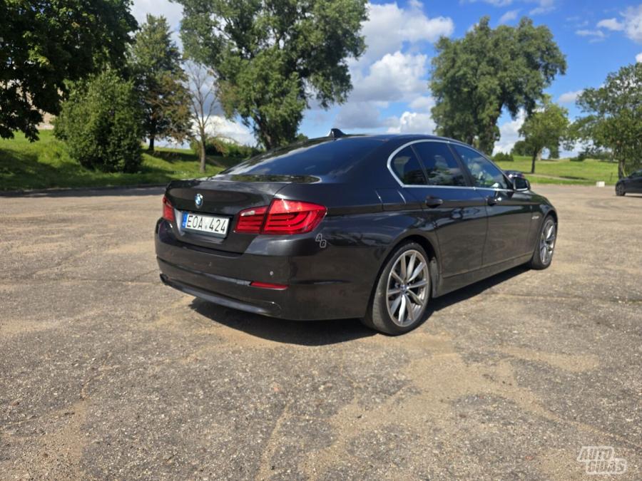 Black BMW 520 2011 in Kaunas, with an engine capacity of 2.00 L and mileage of 262 thousand km for 7700 €, photo 9 on AUTOMOTO.COM.LV