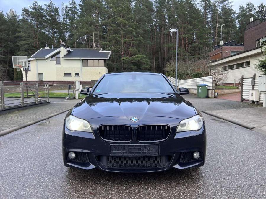 Black BMW 520 2012 in Kaunas, with an engine capacity of 2.00 L and mileage of 300 thousand km for 10500 €, photo 2 on AUTOMOTO.COM.LV